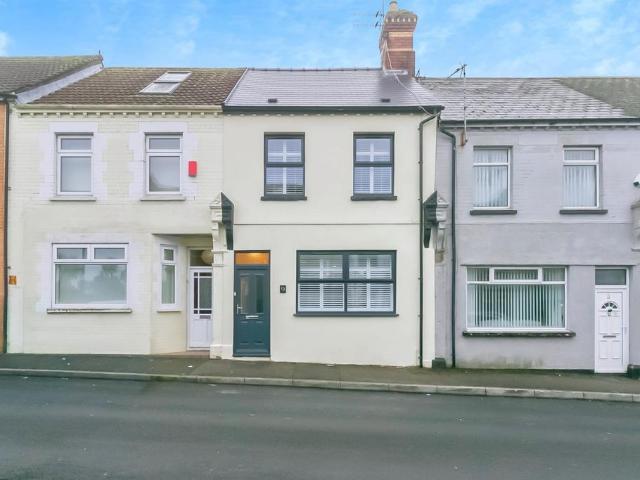 3 bedroom terraced house for sale