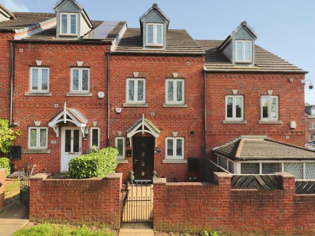 3 bedroom terraced house for sale