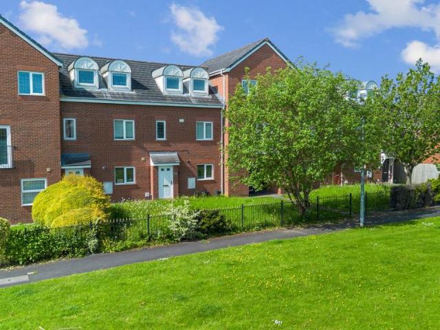 3 bedroom terraced house for sale