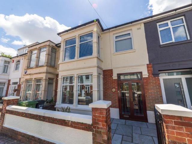 3 bedroom terraced house for sale