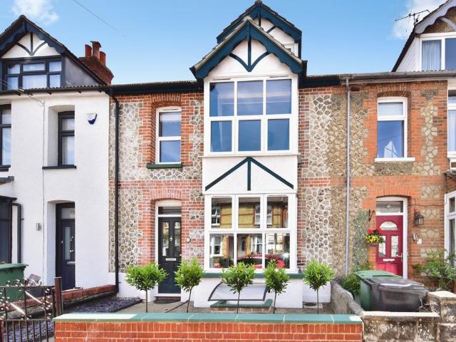 3 bedroom terraced house for sale