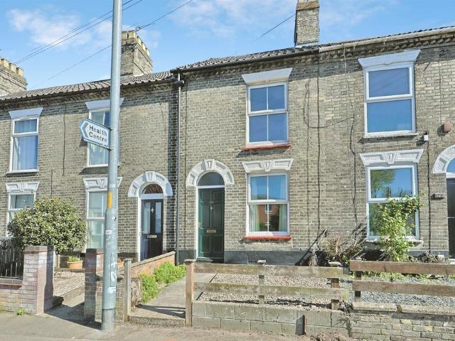 3 bedroom terraced house for sale