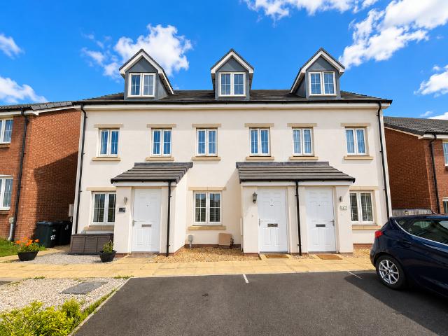 3 bedroom terraced house for sale