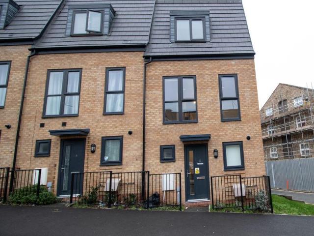 3 bedroom terraced house for sale