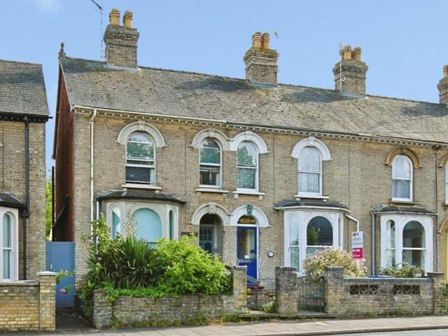 3 bedroom terraced house for sale