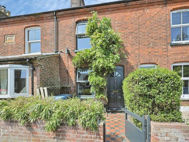 3 bedroom terraced house for sale