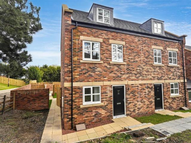 3 bedroom terraced house for sale