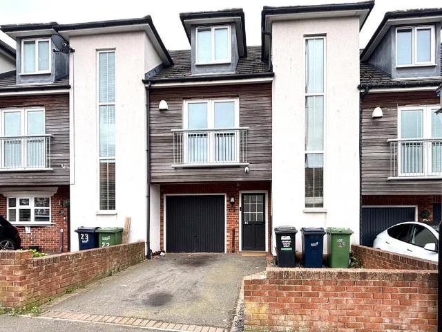 3 bedroom terraced house for sale