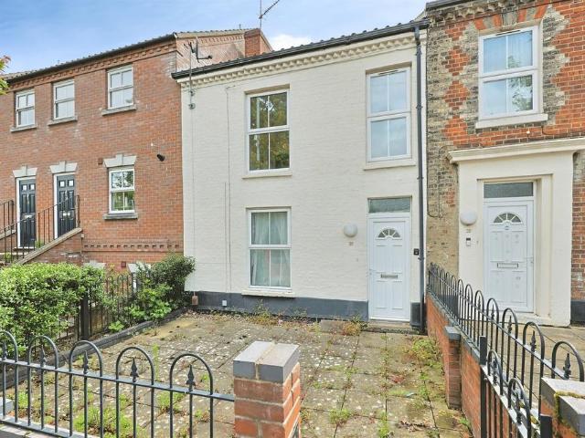 3 bedroom terraced house for sale