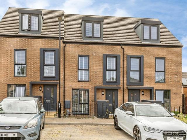3 bedroom terraced house for sale