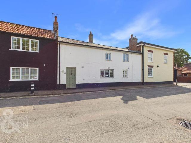 3 bedroom terraced house for sale