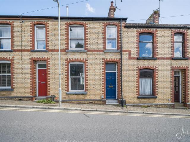 3 bedroom terraced house for sale