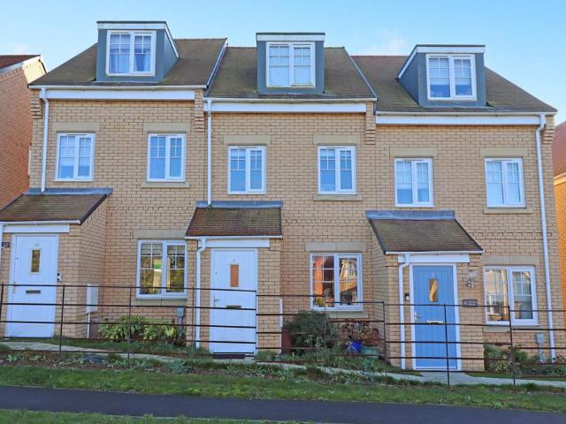 3 bedroom terraced house for sale