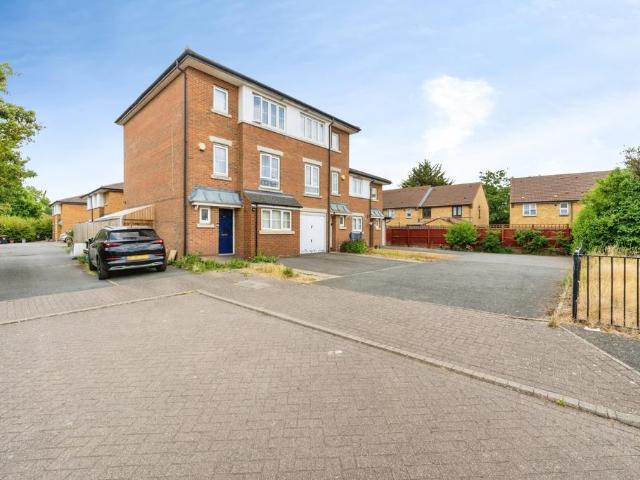 3 bedroom terraced house for sale