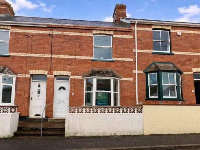 3 bedroom terraced house for sale