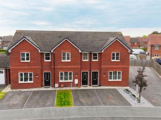 3 bedroom terraced house for sale
