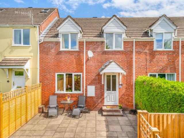 3 bedroom terraced house for sale