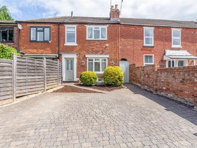 3 bedroom terraced house for sale
