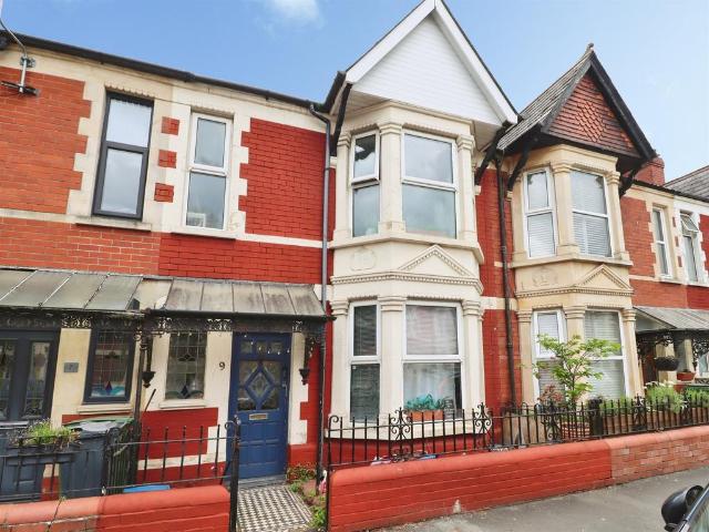 3 bedroom terraced house for sale