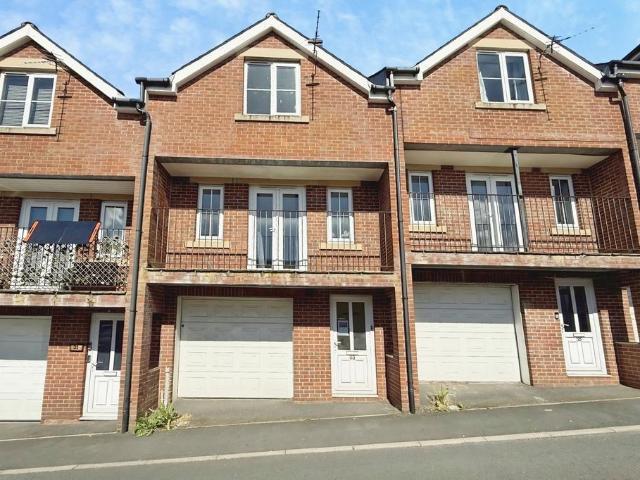 3 bedroom terraced house for sale