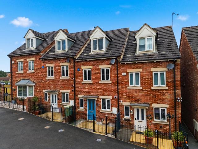 3 bedroom terraced house for sale