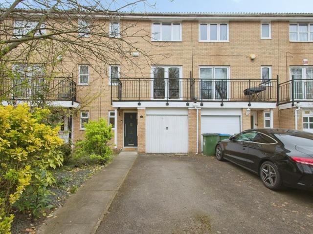 3 bedroom terraced house for sale