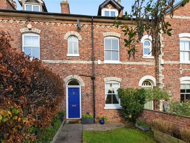 3 bedroom terraced house for sale