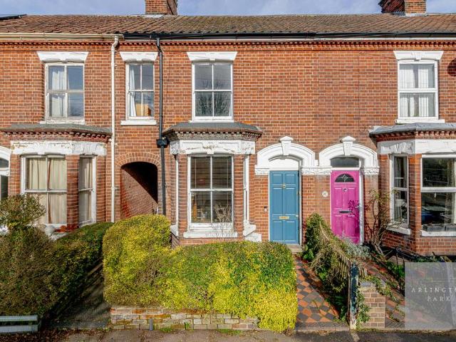 3 bedroom terraced house for sale
