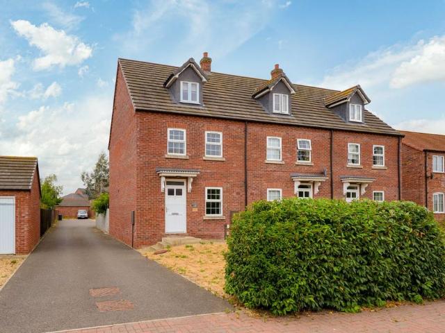 3 bedroom terraced house for sale