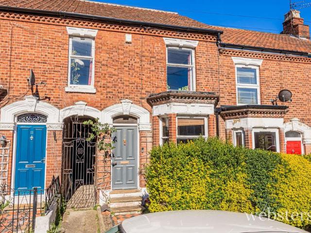 3 bedroom terraced house for sale