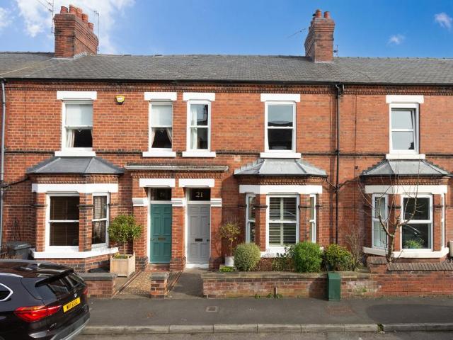 3 bedroom terraced house for sale