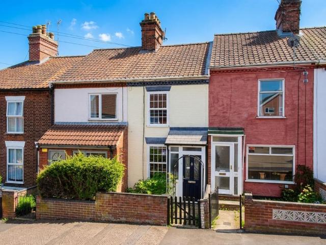 3 bedroom terraced house for sale