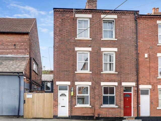 3 bedroom terraced house for sale