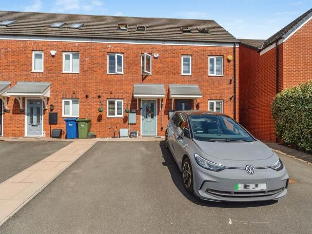 3 bedroom terraced house for sale