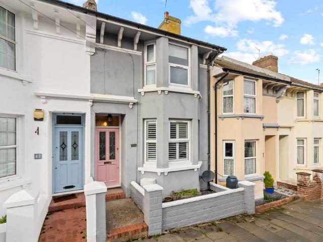 3 bedroom terraced house for sale
