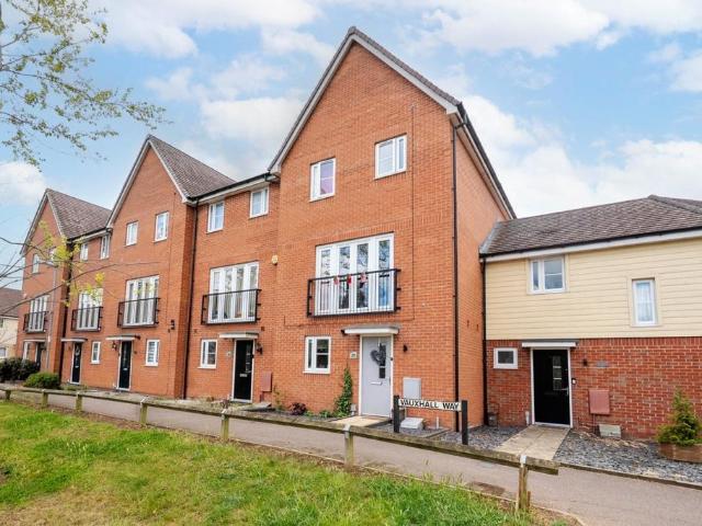3 bedroom terraced house for sale