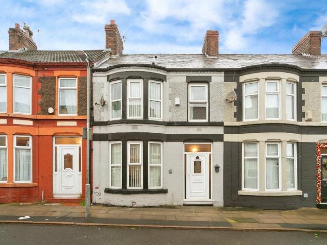 3 bedroom terraced house for sale