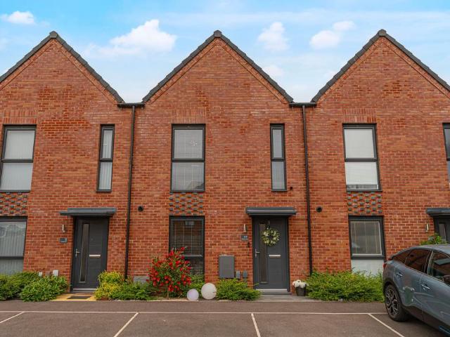 3 bedroom terraced house for sale