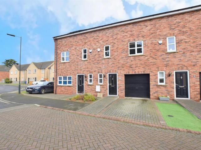 3 bedroom terraced house for sale