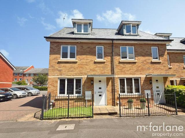 3 bedroom terraced house for sale