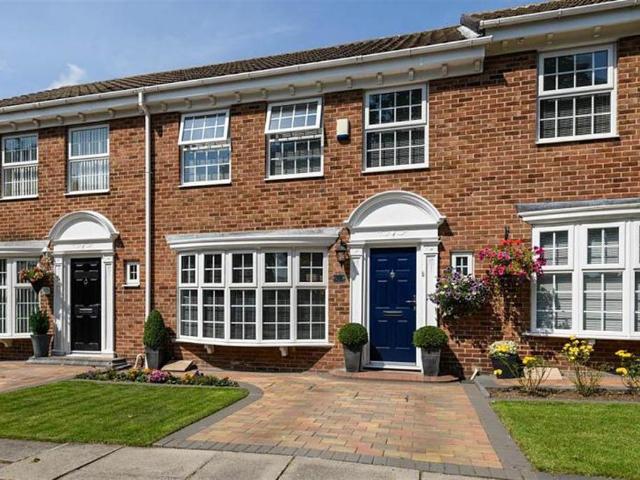 3 bedroom terraced house for sale