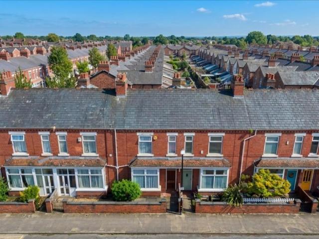 3 bedroom terraced house for sale