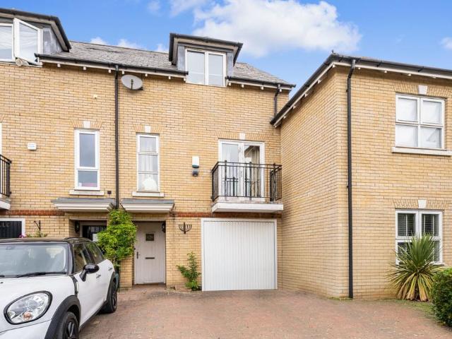 3 bedroom terraced house for sale