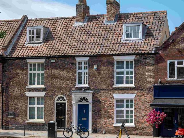 3 bedroom terraced house for sale