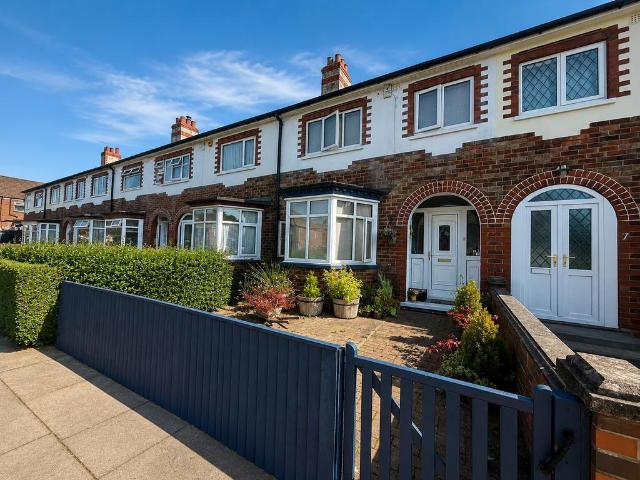 3 bedroom terraced house for sale