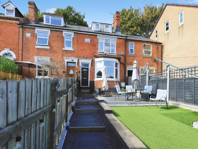 3 bedroom terraced house for sale