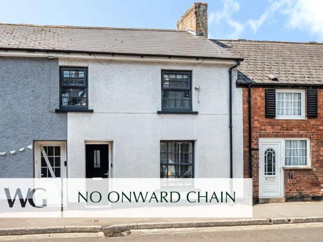 3 bedroom terraced house for sale