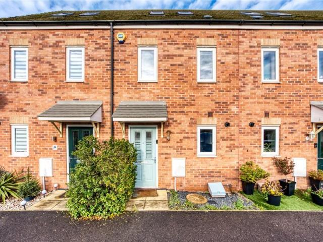 3 bedroom terraced house for sale