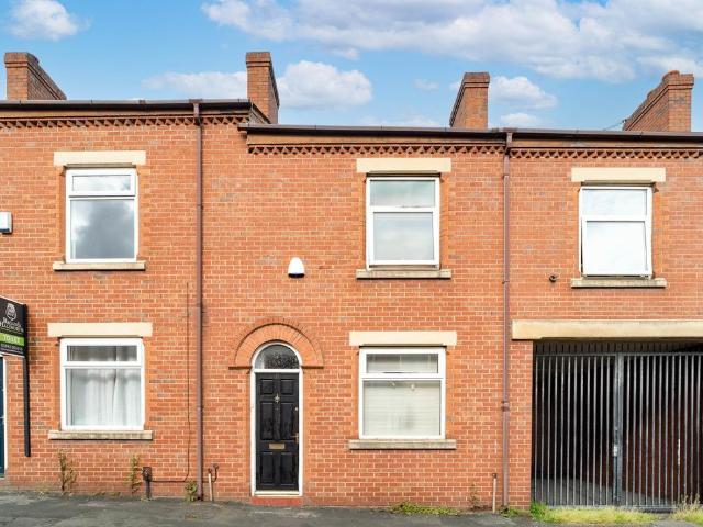 3 bedroom terraced house for sale