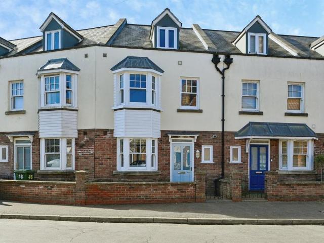 3 bedroom terraced house for sale